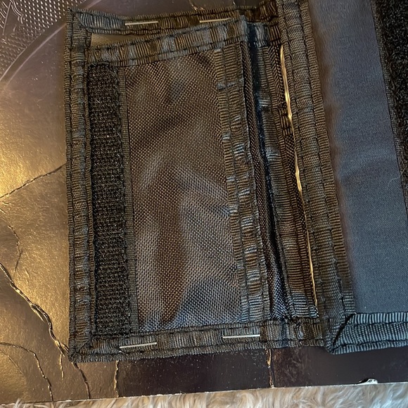 Rico | Bags | Mens Wallet Nylon Trifold Black With L A Kings Emblem New ...